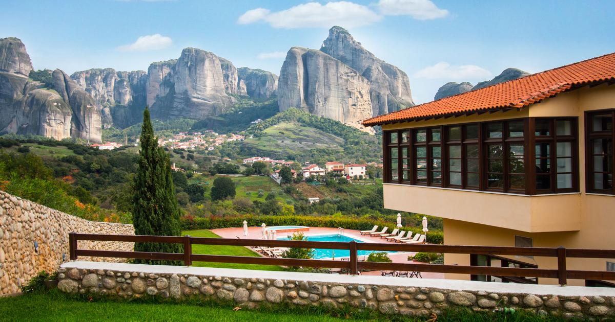 Hotel Meteora in Greece - Luxury stay with the Meteora rocks in the ...